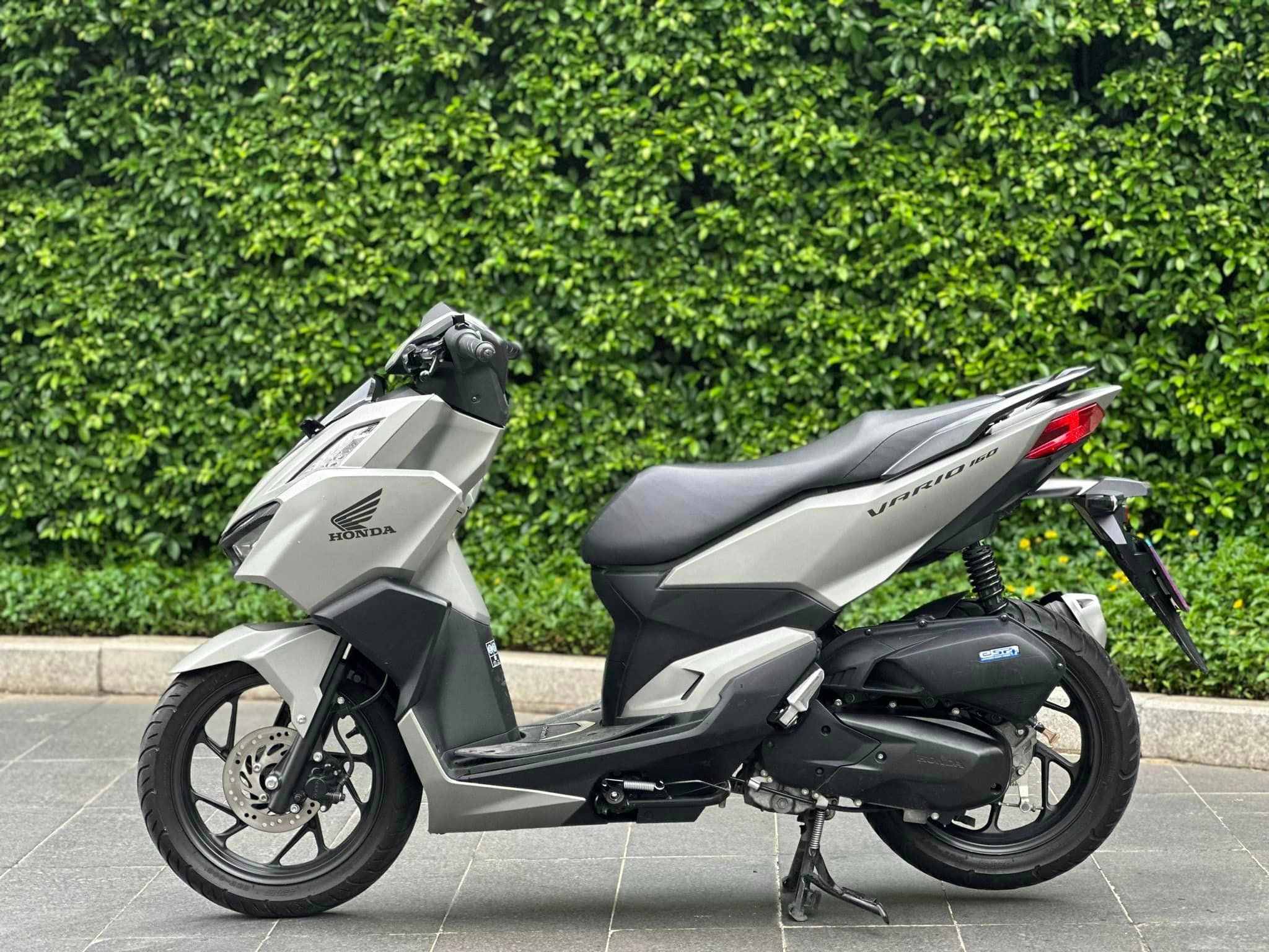 So sánh chi tiết Vario 160 và Yamaha Lexi - Mua xe trả góp